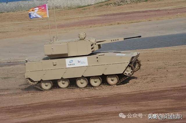 2024航展地面动态演示 之 VU-T10、VU-T5无人战车、机器狼_轻型_上图_扫雷车