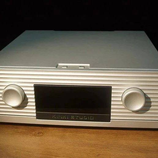 【新品速递】采用 79 旗舰系列悬浮式导震结构：KINKI STUDIO DAZZLE 「炫」 高功率合并式放大器_厂方_音响_高性能