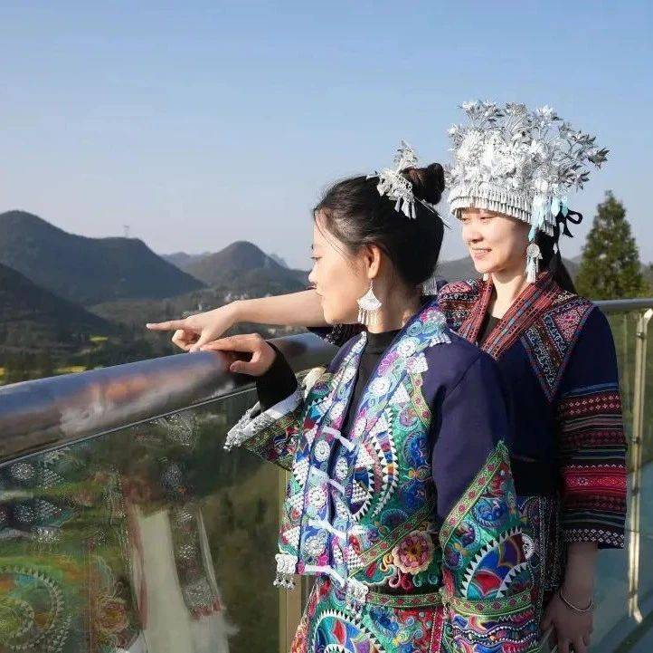 苗绣织就致富路 棠梨花香藏乡愁_李梅_发展_游客