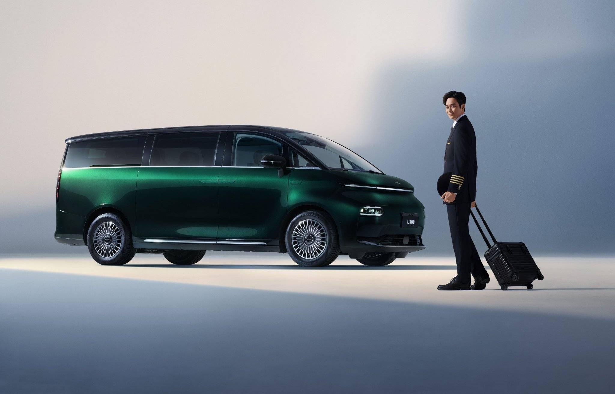 吉利银河翼真L380高端MPV上市，售价29.99万起，续航超800km引关注_搜狐汽车_搜狐网