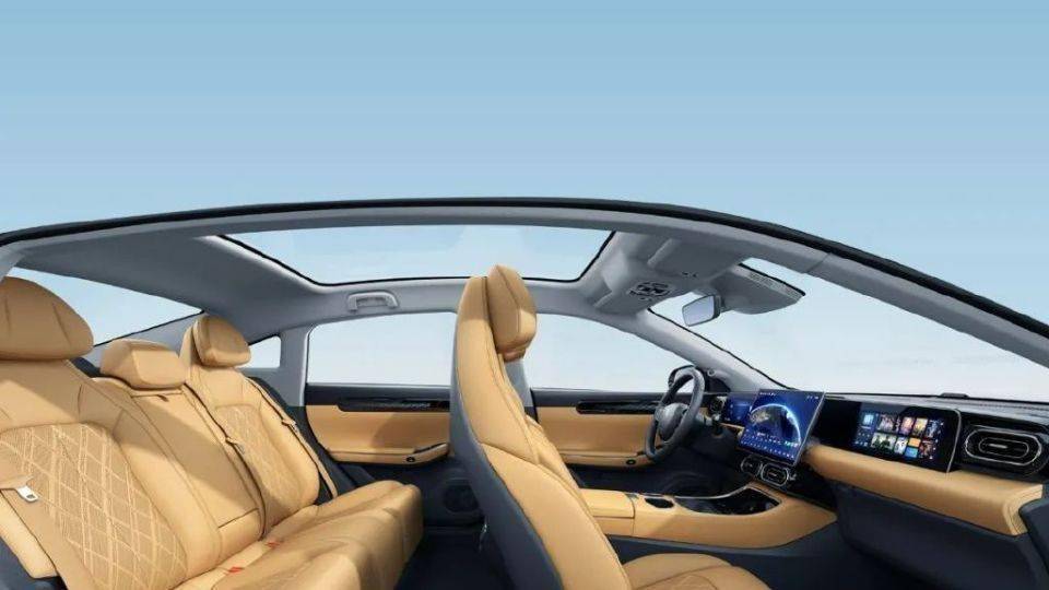 15万级中大型车对决：宝骏享境与零跑C01，谁才是性价比之王？_搜狐汽车_搜狐网