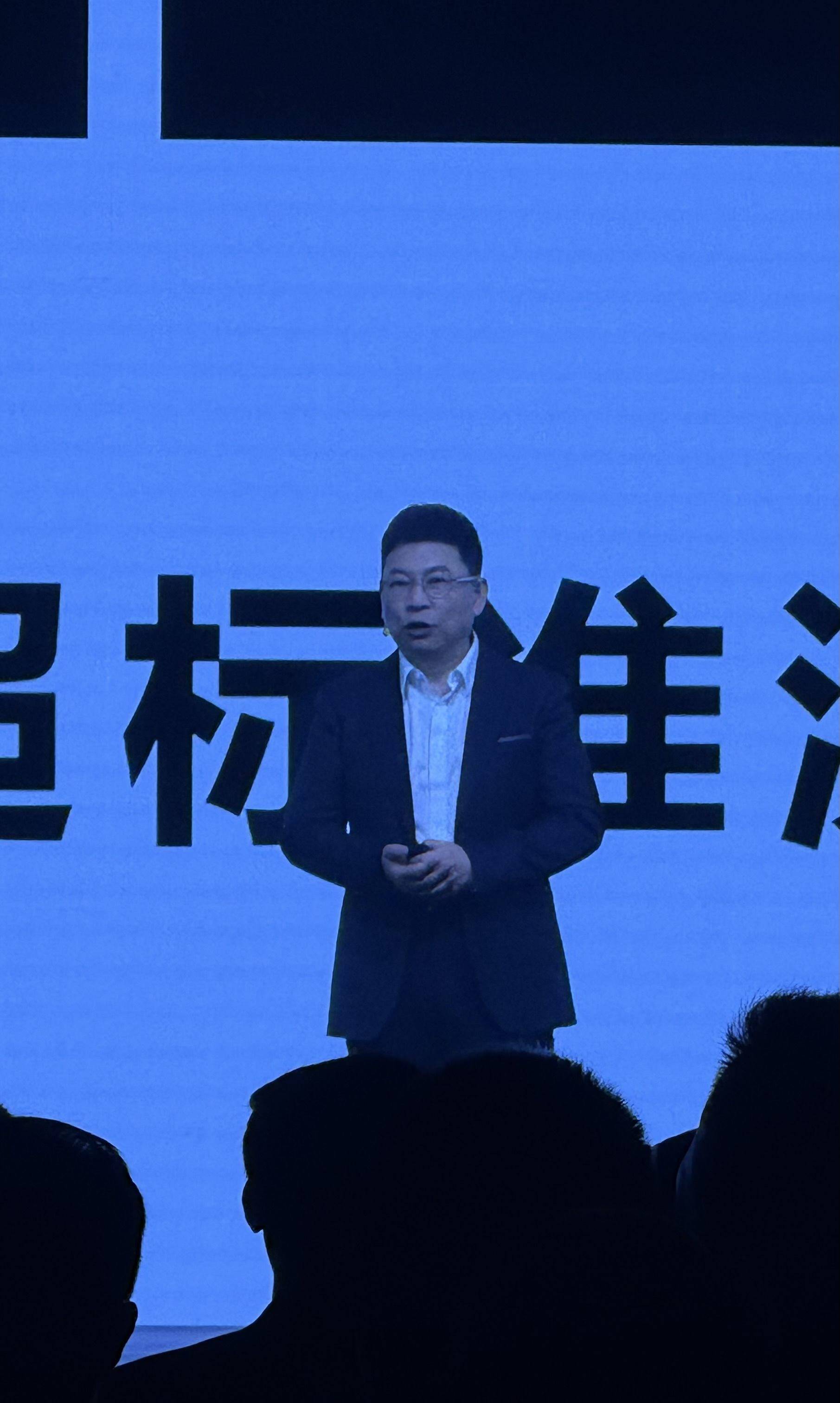 余承东力推！问界M8、享界S9增程版上市，鸿蒙智行“尚界”惊艳亮相_搜狐汽车_搜狐网