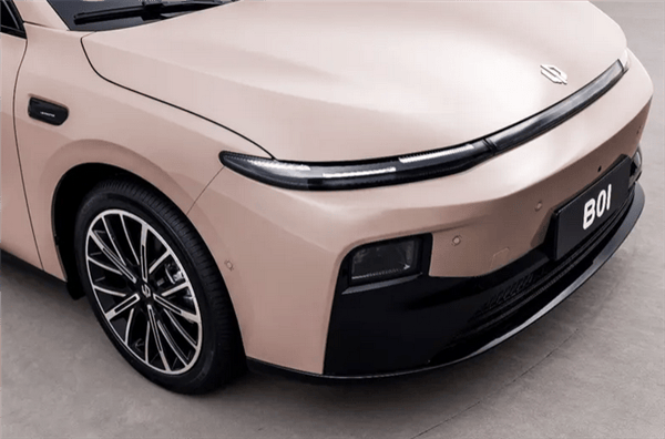 10万级纯电家轿！零跑B01续航信息曝光：56.2kWh电池提供550km续航_搜狐汽车_搜狐网