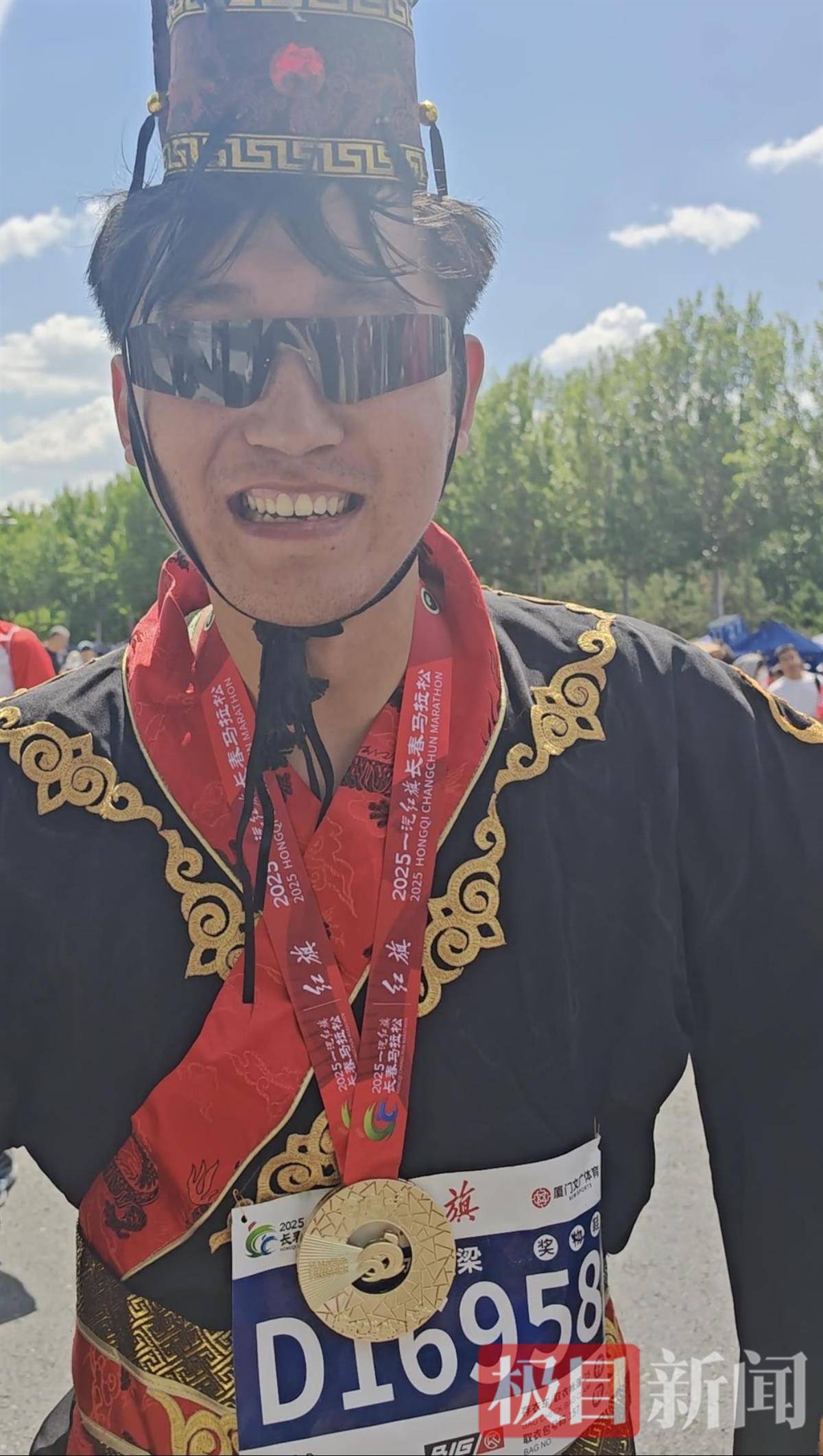 秦皇岛小伙COS秦始皇参加长春马拉松：喜欢穿奇装异服参赛，想给大家带来欢乐_比赛_选手_孙国梁