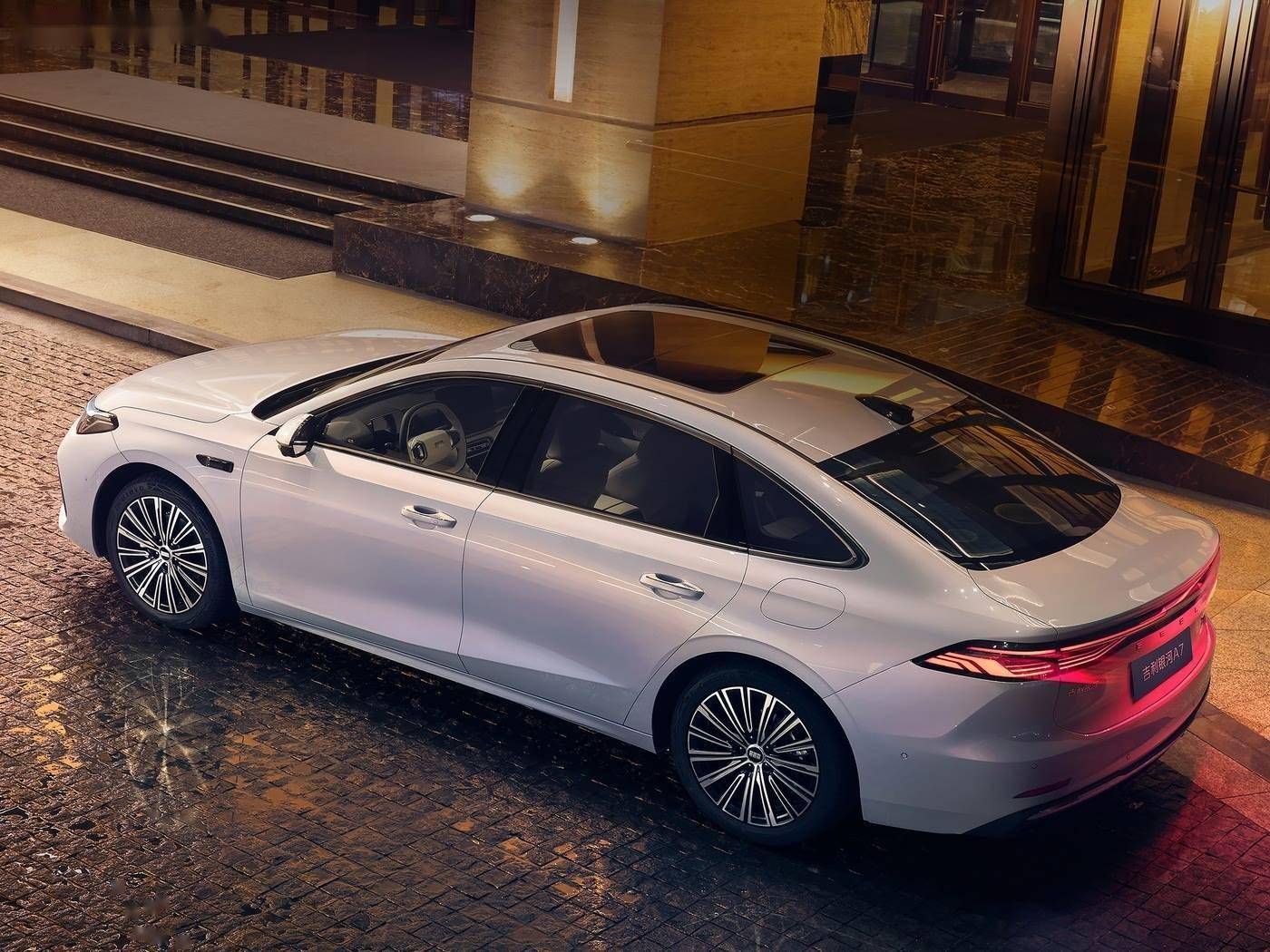 吉利银河A7 EM-i亮相：续航超2100km，剑指10万级市场，能否成新宠？_搜狐汽车_搜狐网