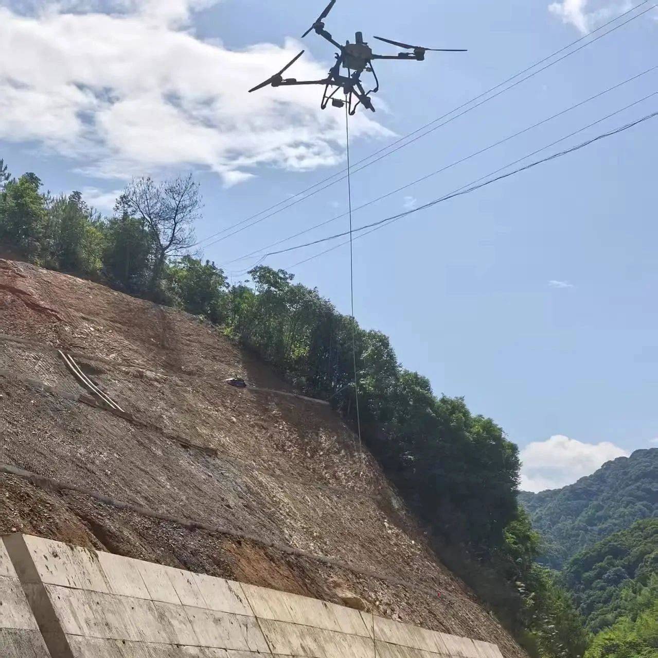无人机“空中运输”破难题！国道G235线高陡边坡治理跑出“加速度”_公路_溪南镇_后溪