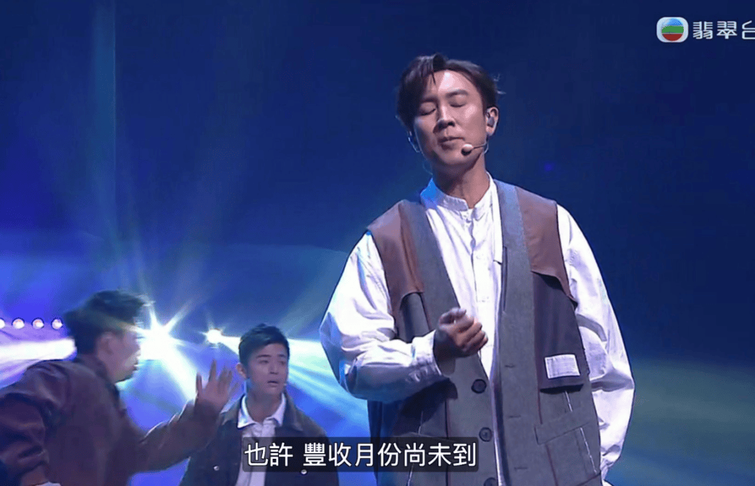 TVB视帝谭俊彦唱歌似朗诵！张振朗从头上浇下颜料，被指像淋屎_林俊_环节_网友