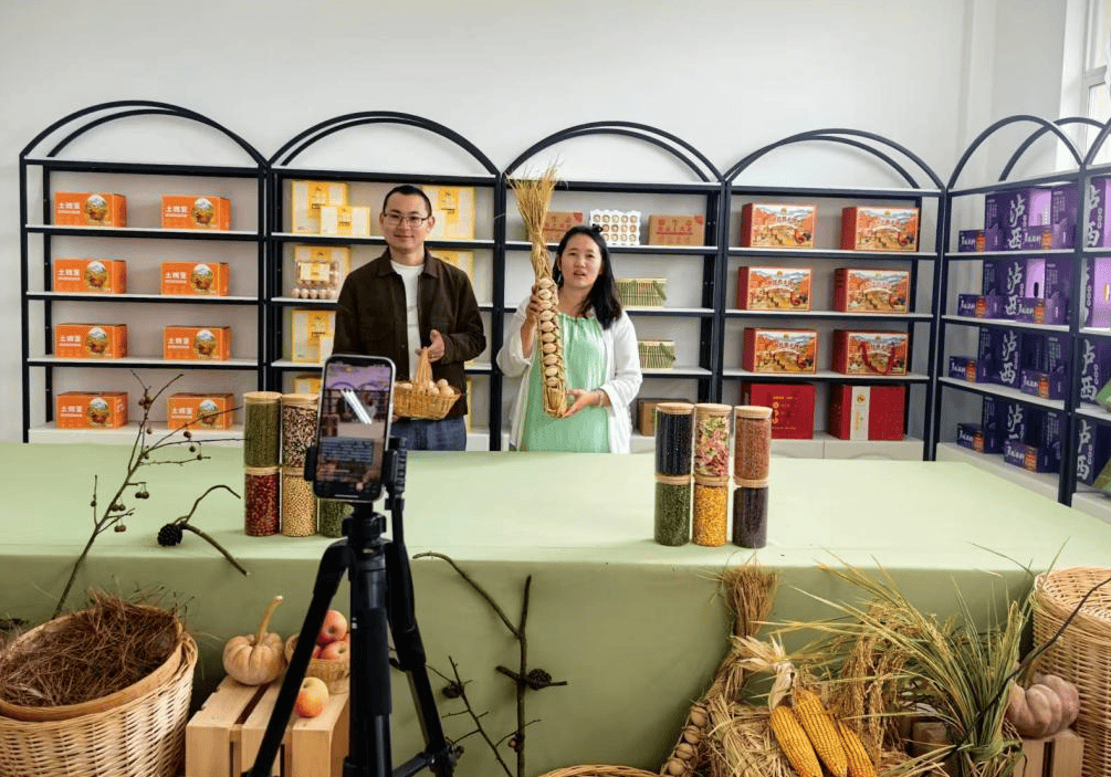 泸西县精准施策助力返乡青年成功创业_服务网络_闲置_王应